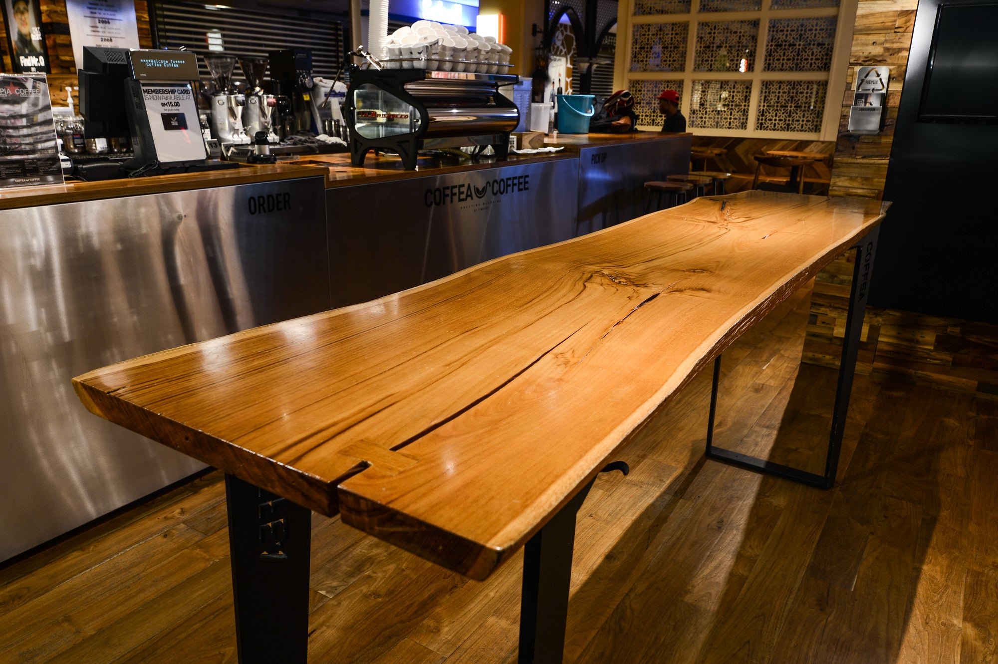 High-Quality Wooden Table Tops for Restaurants | Java Creations